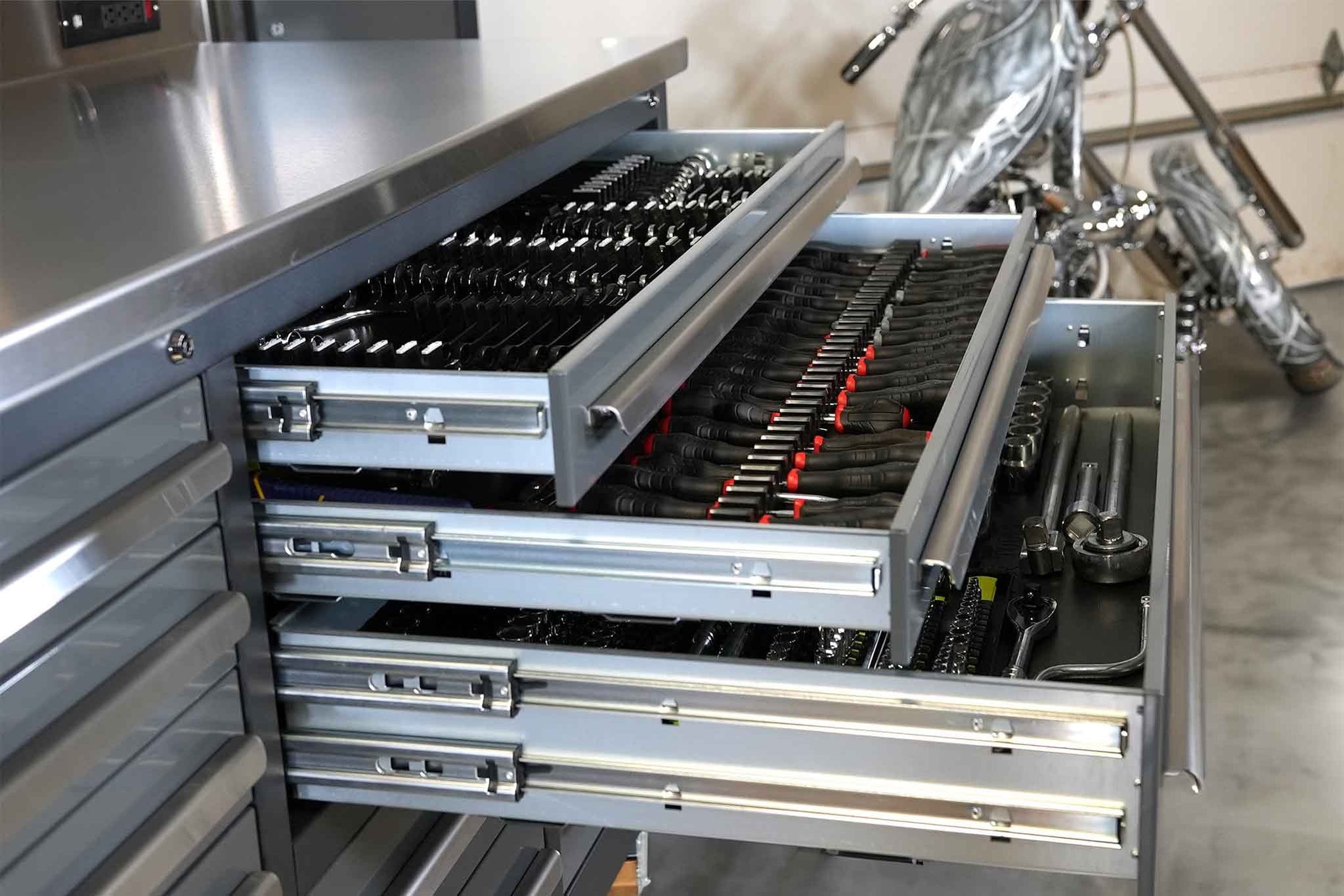 Dragonfire 20 Drawer Pro Series 9FT Workbench — Dragonfiretools