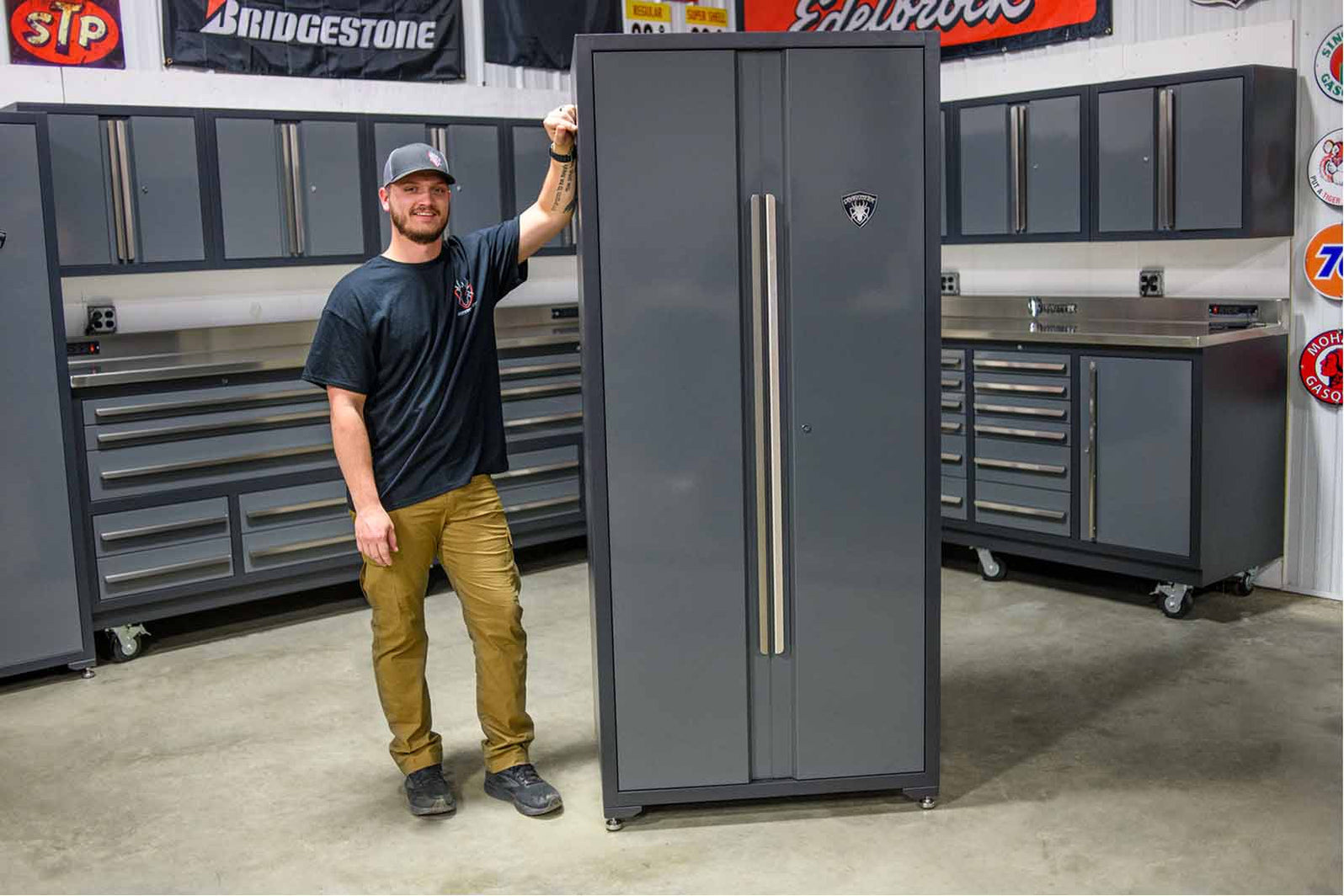 Pro Series 20 Drawer Workbench Package - Workbench, Wall Cabinets & Lo ...